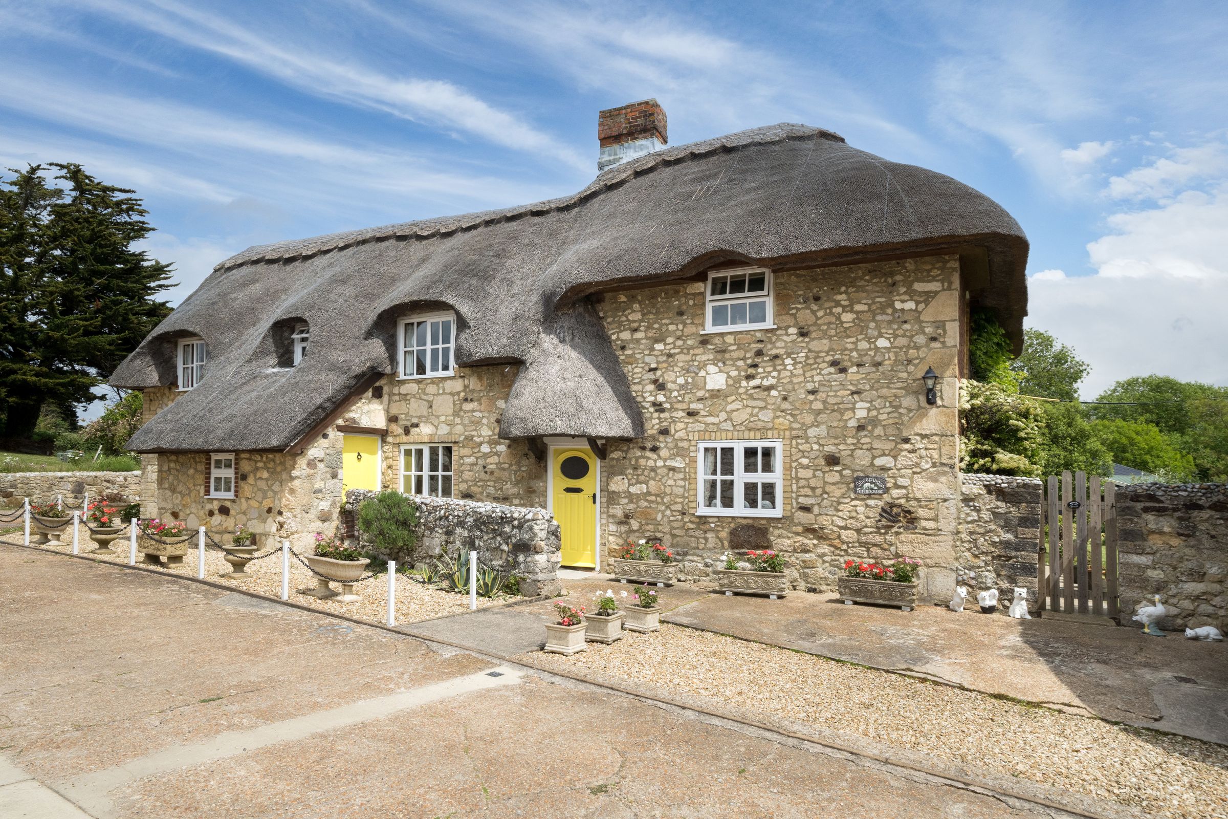 4 bed farmhouse for sale in Middleton, Freshwater PO40 - Zoopla