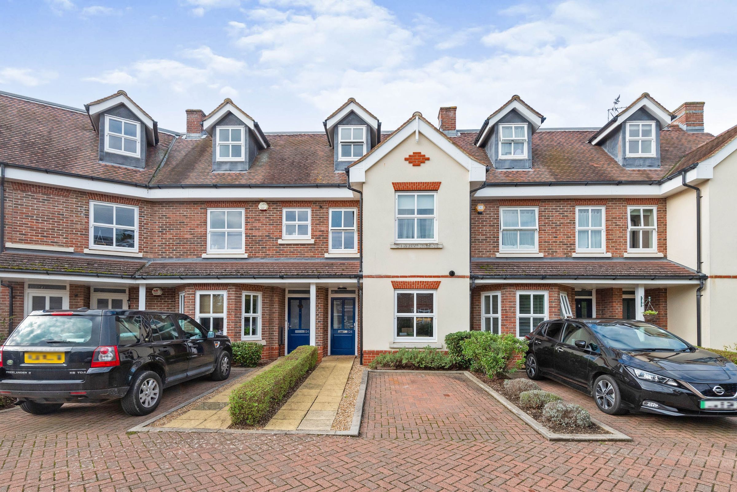 4 bed town house for sale in Tilt Road, Cobham KT11 - Zoopla