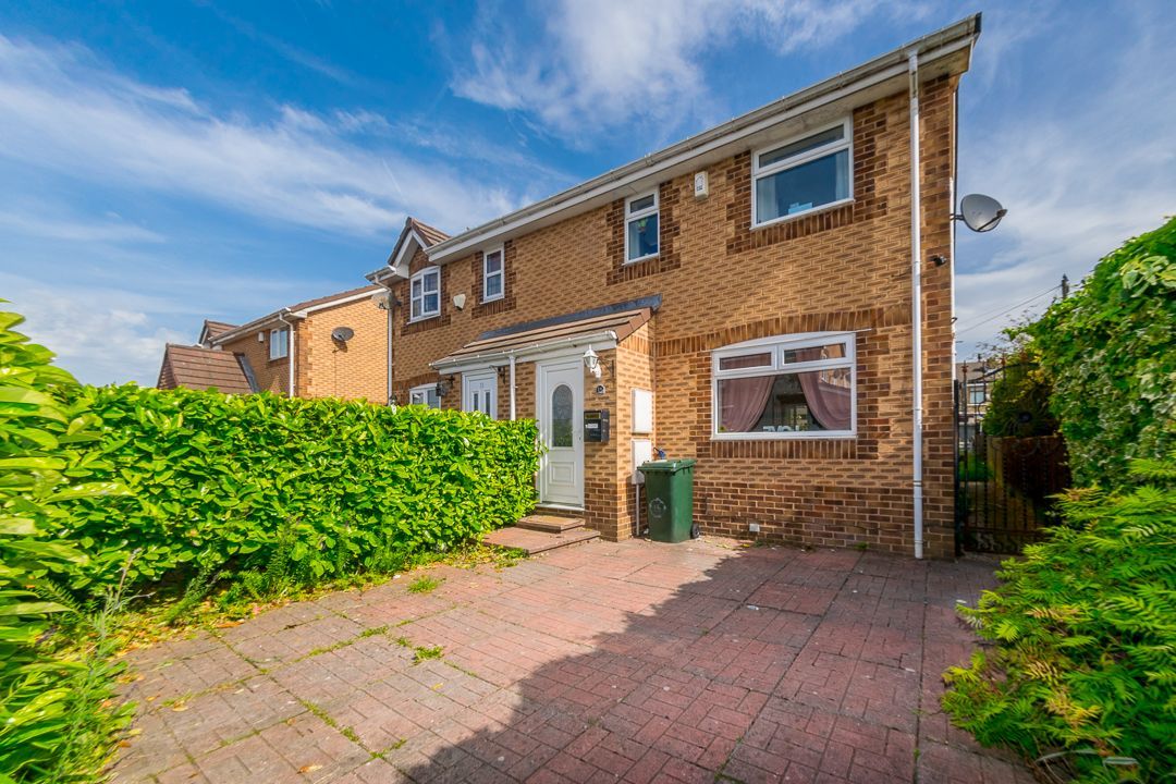 3 Bed Semi Detached House For Sale In Oakenshaw Court Wyke Bradford