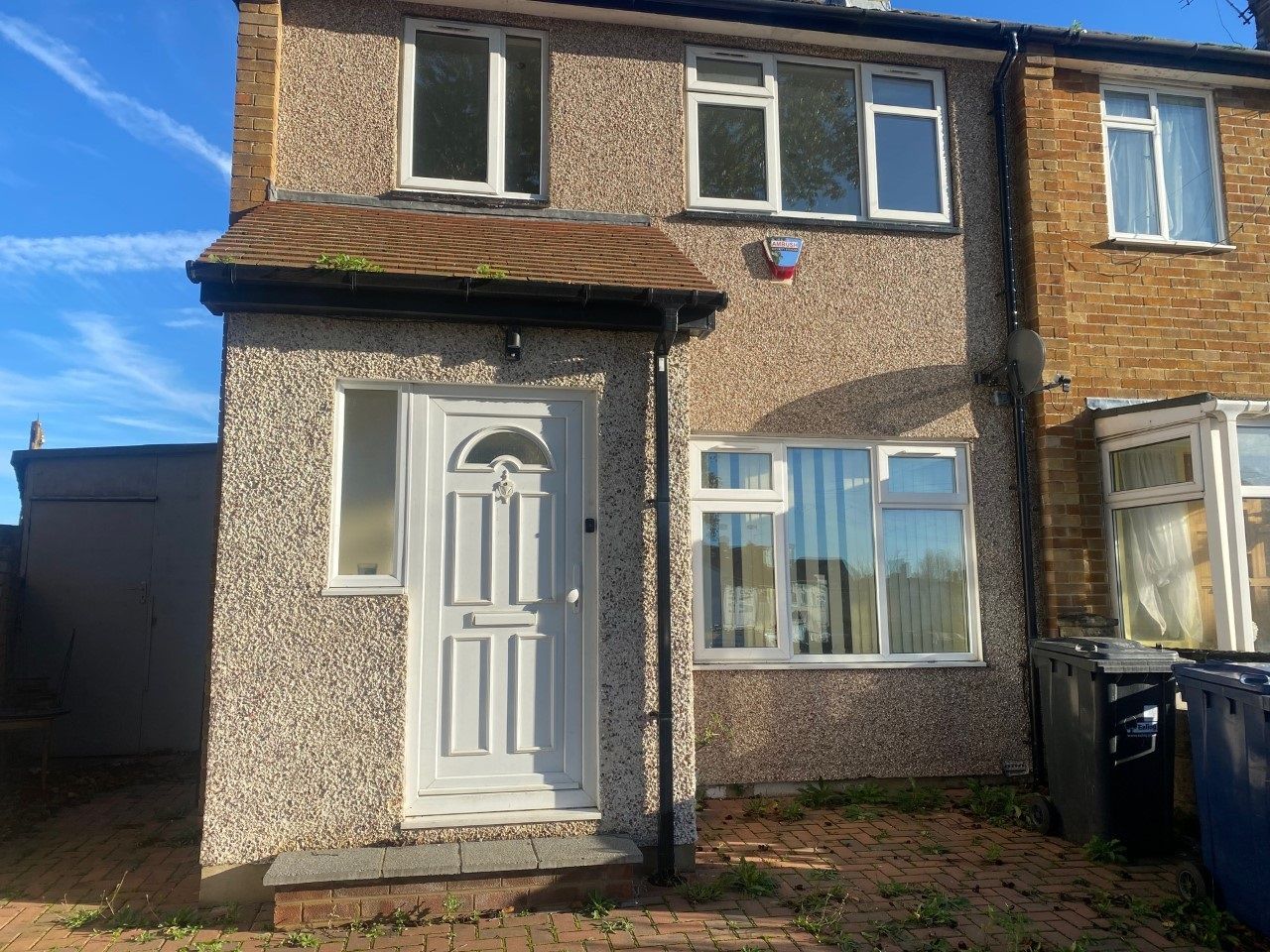 3 Bed End Terrace House To Rent In Greenway Gardens Greenford