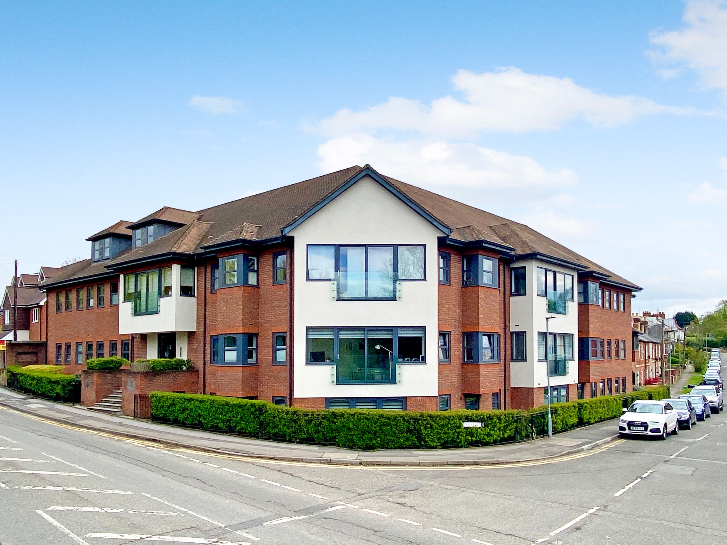 2 Bed Flat For Sale In Oak View Finchampstead Road Wokingham Rg40