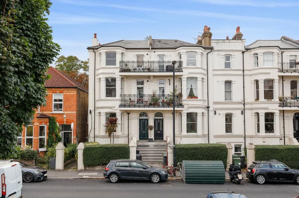 2 bed flat to rent in Rosendale Road, London SE21 - Zoopla