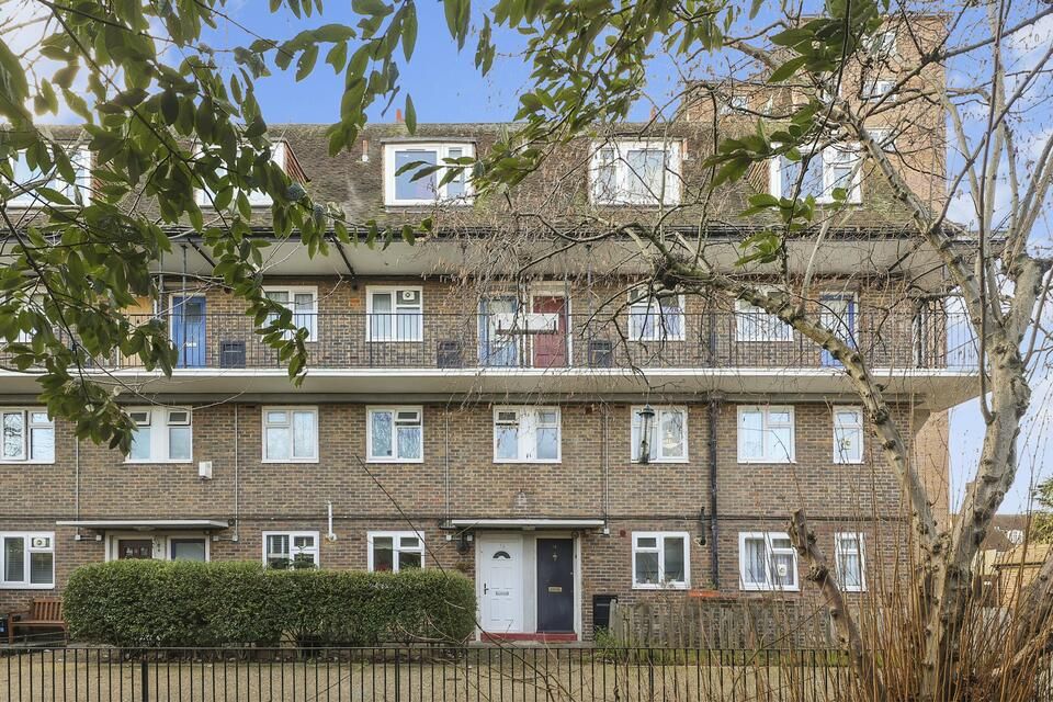 2 bed flat for sale in Alberta Estate, London SE17 - Zoopla