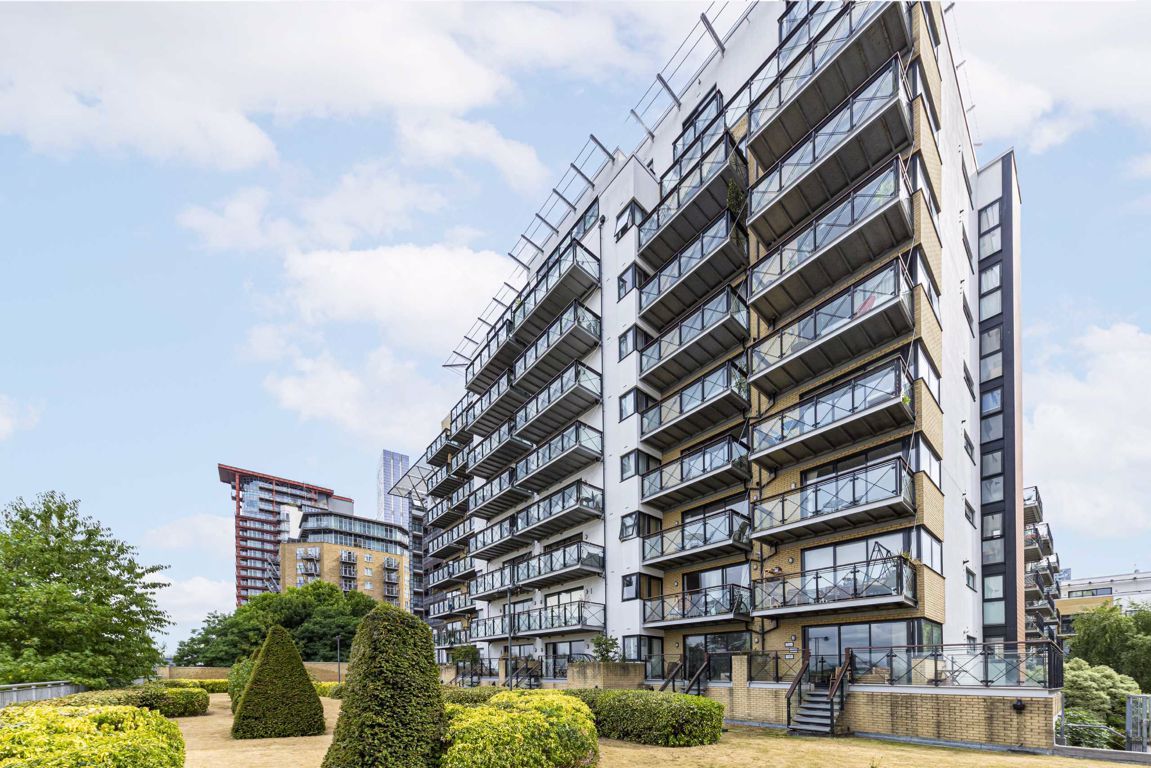2 bed flat to rent in Westferry Road, London E14 - Zoopla