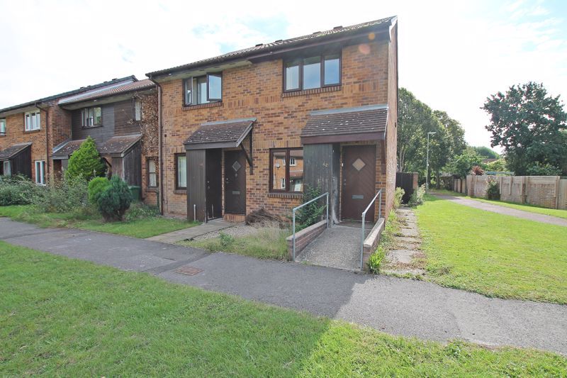 2 Bed Terraced House To Rent In Pimpernel Close Locks Heath