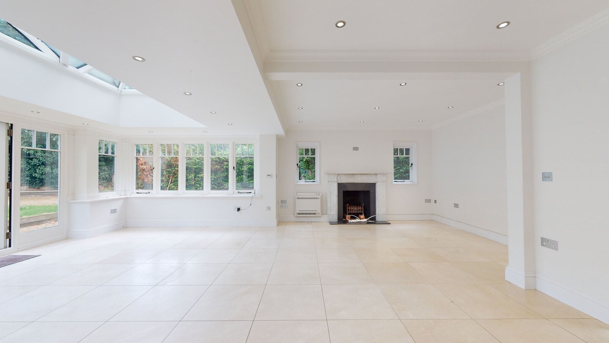 5 bed detached house to rent in Fulmer Rise, Fulmer, Slough SL3 - Zoopla