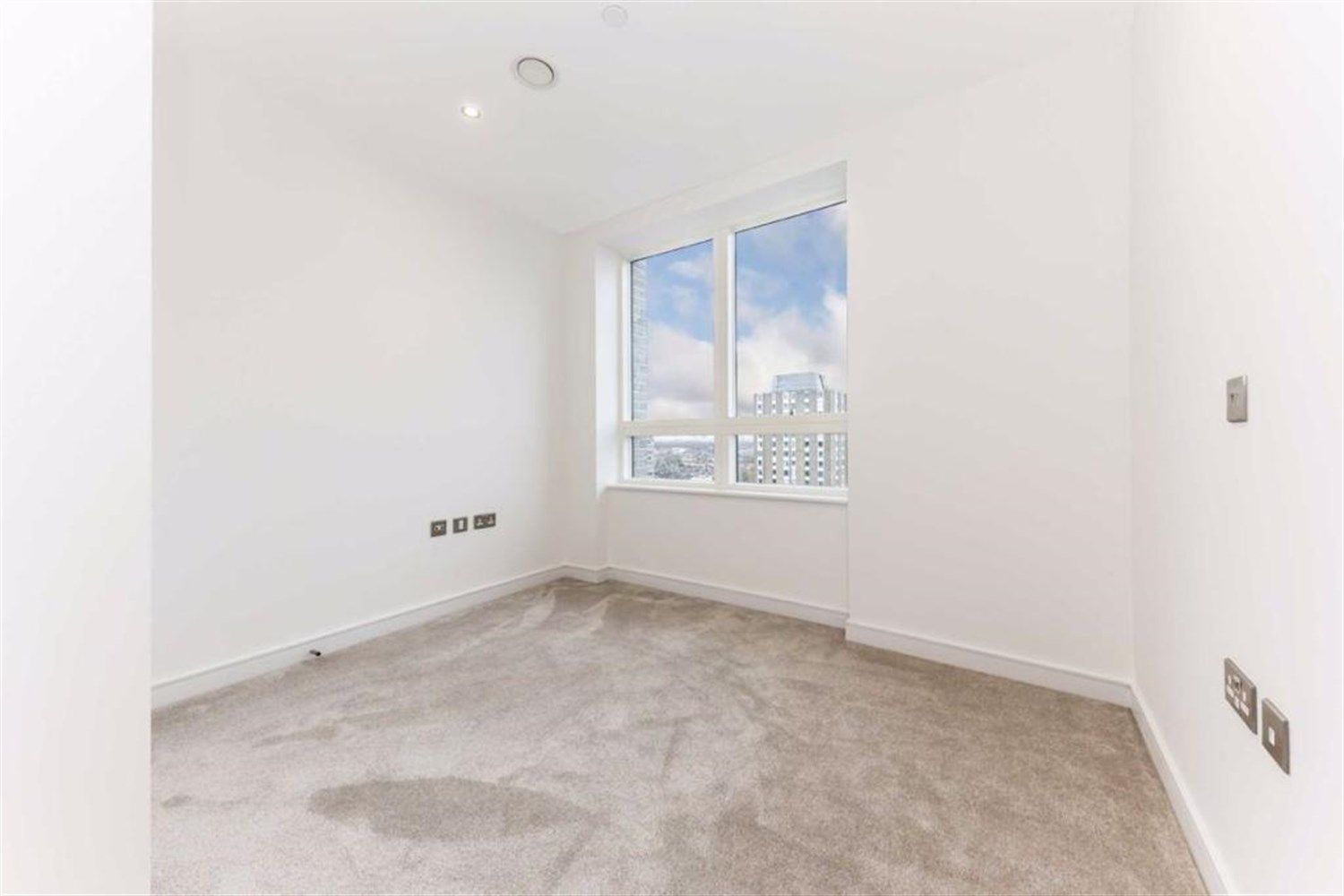 2 bed flat to rent in Grant Road, London SW11 - Zoopla