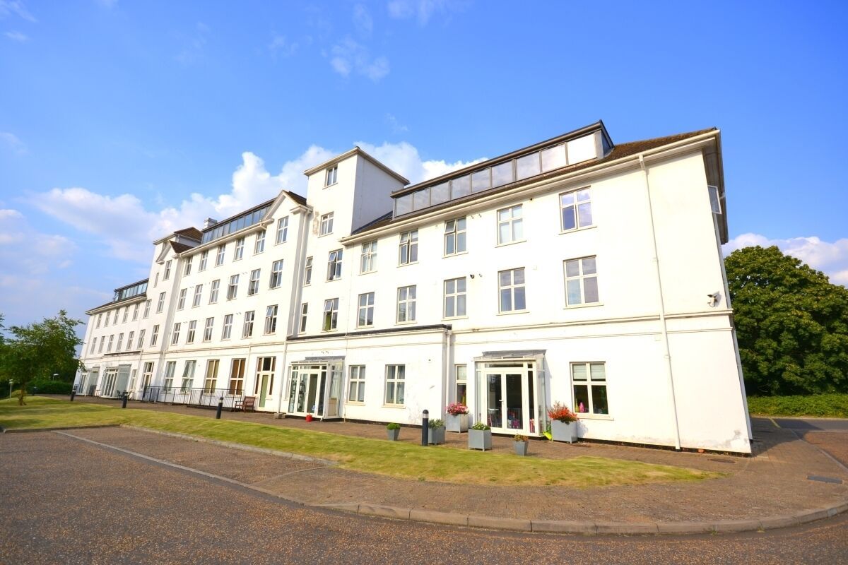 3 bed flat for sale in Berrywood Drive, Northampton NN5 - Zoopla
