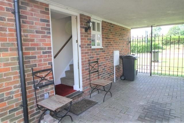 2 Bed Semi Detached House To Rent In High Street Nutley Uckfield Tn22