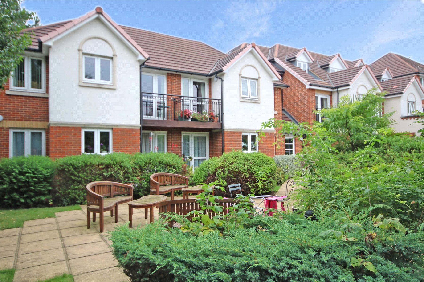 1 bed flat for sale in 281 Station Road, Addlestone, Surrey KT15 - Zoopla