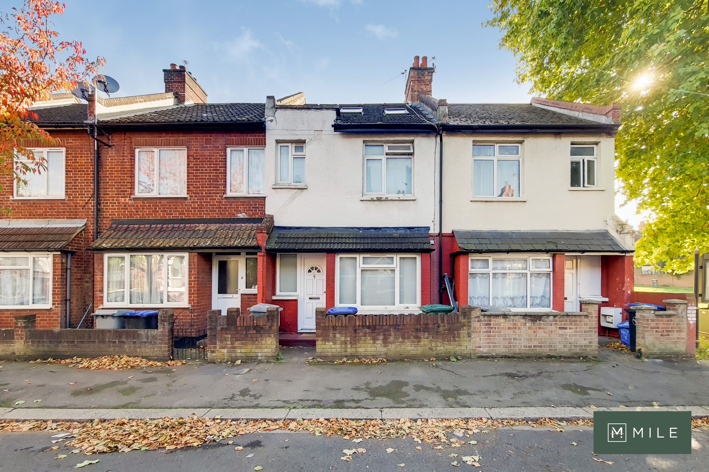 5 bed terraced house for sale in Crouch Road, London NW10 - Zoopla