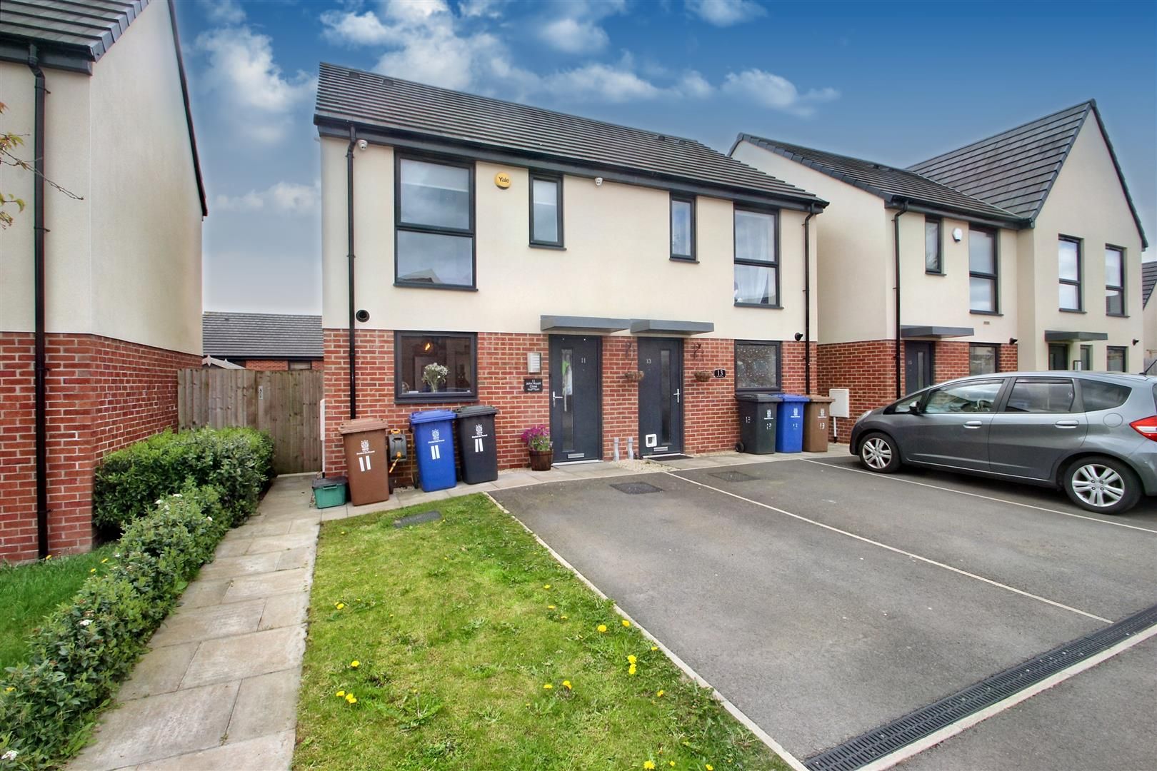 2 Bed Semi Detached House For Sale In John Wyatt Close Bucknall Grange
