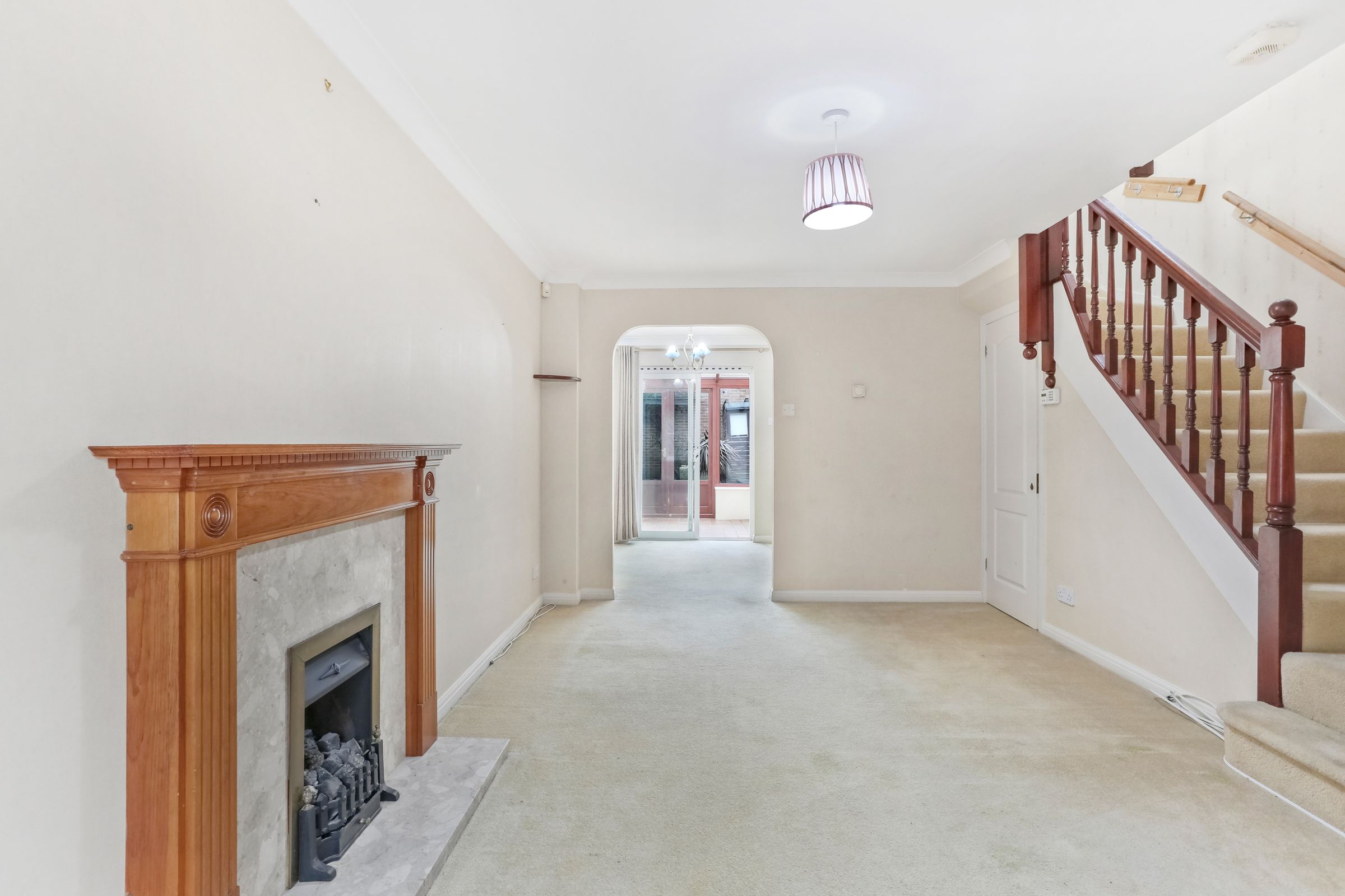 2 bed end terrace house for sale in Mallow Crescent, Guildford GU4 - Zoopla