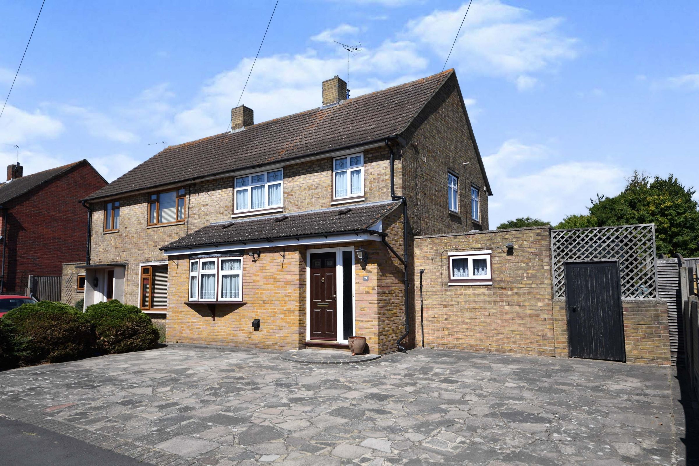 3 Bed Semi Detached House For Sale In Monkswood Avenue Waltham Abbey