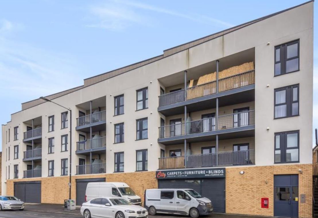 2 bed flat to rent in Lyons Way, Slough SL2 - Zoopla