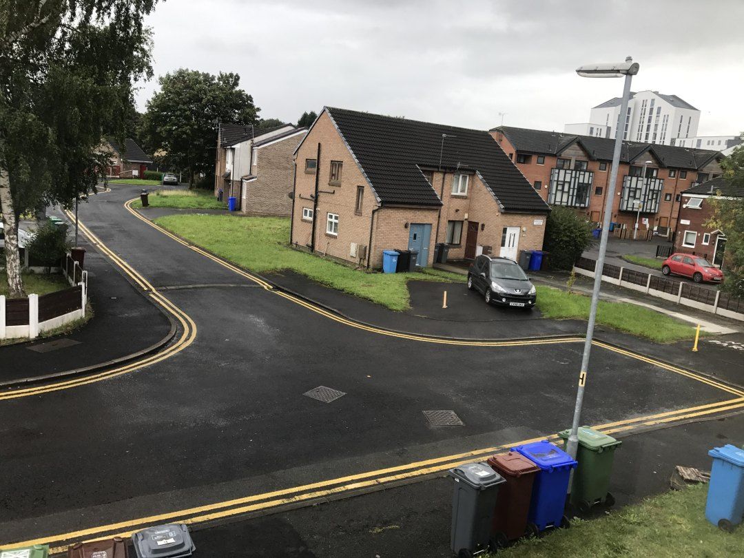 2 bed flat to rent in Addison Close, Manchester M13 - Zoopla