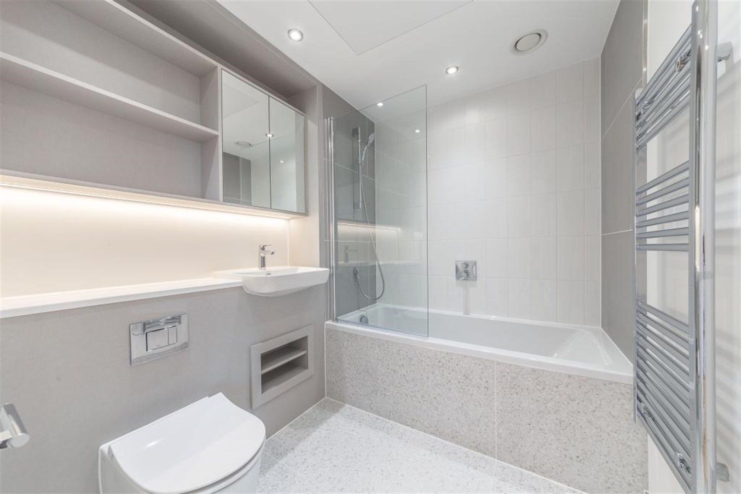 2 bed flat to rent in Grant Road, London SW11 - Zoopla