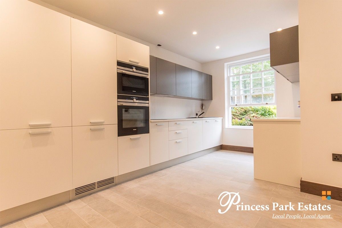 2 bed flat to rent in Royal Drive, London N11 - Zoopla