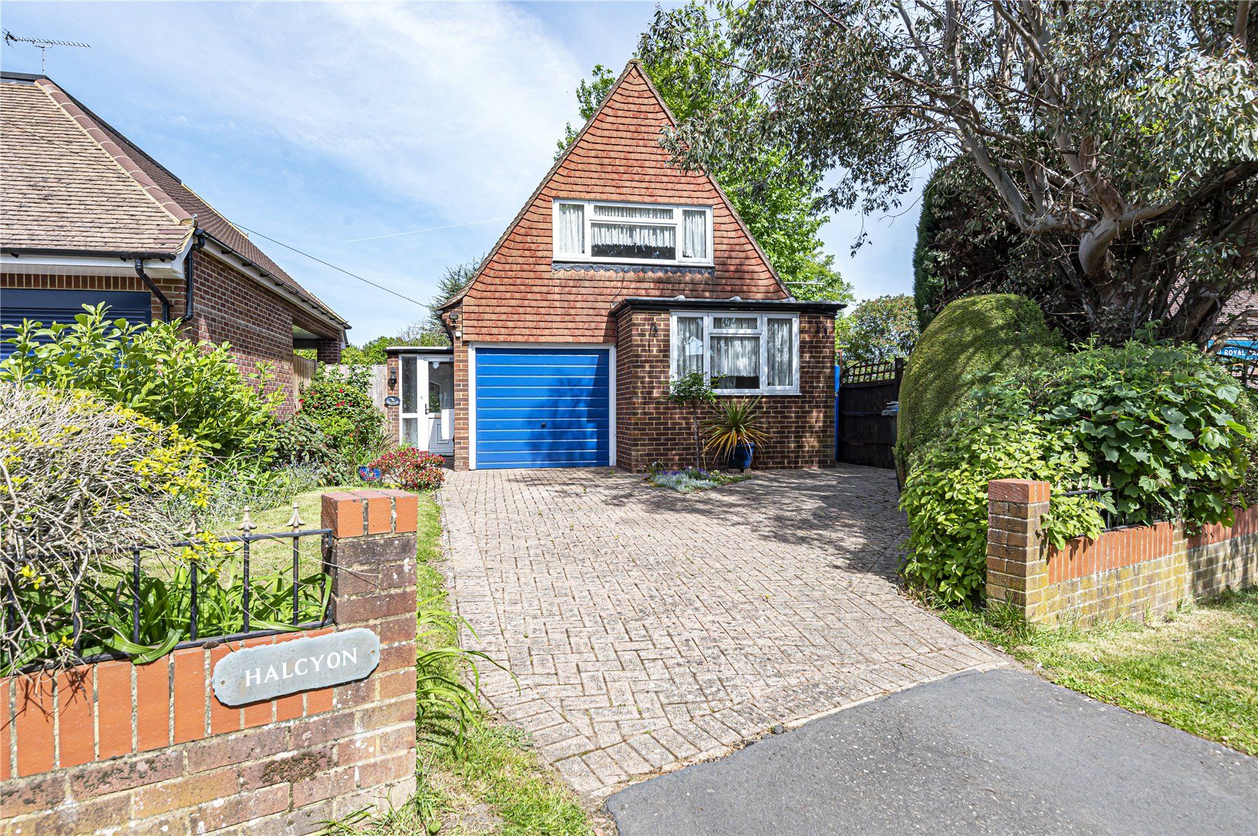 3 bed detached house for sale in Knaphill, Woking, Surrey GU21 - Zoopla
