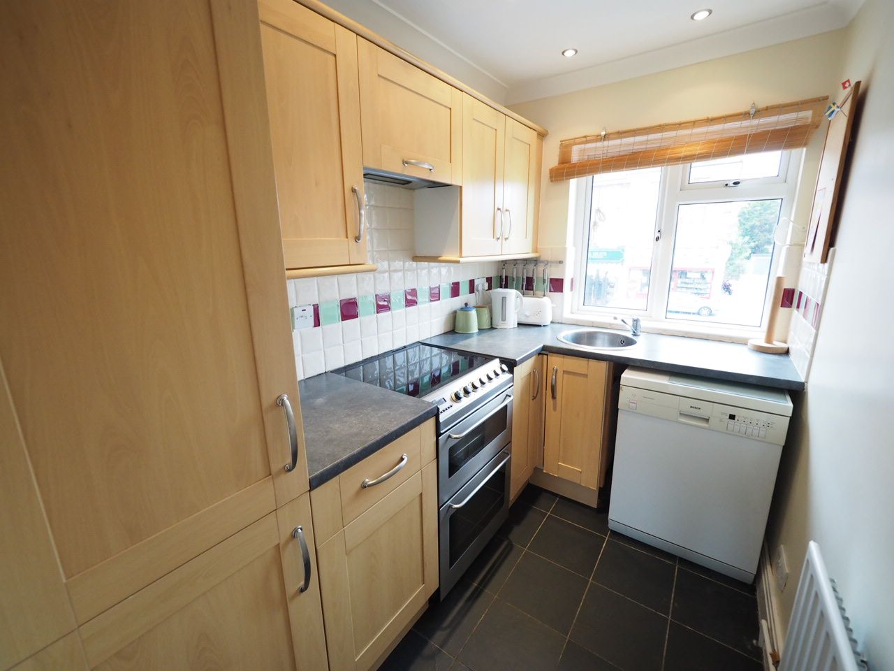 1 bed flat to rent in Stainash Parade, Staines TW18 - Zoopla