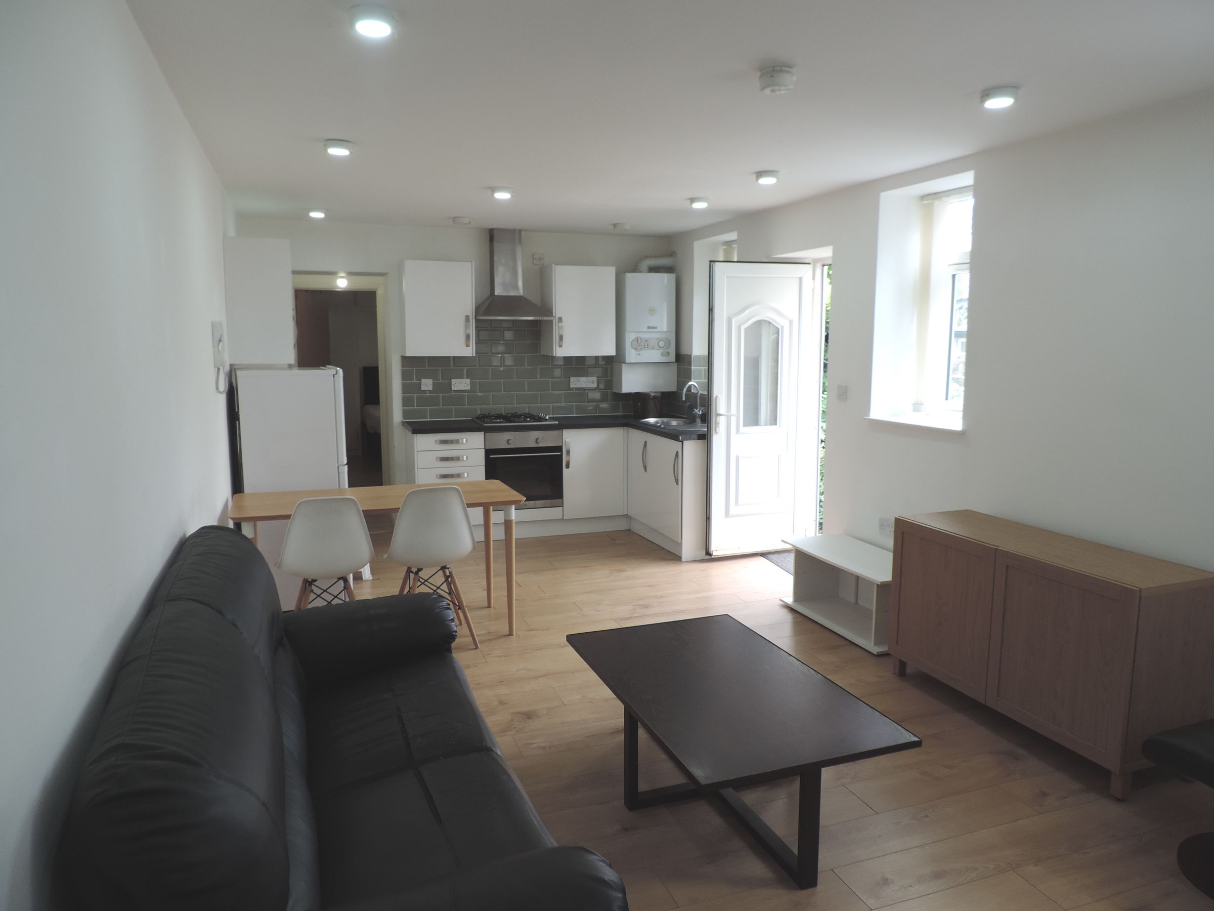 2 bed flat to rent in Albany Road, Cardiff CF24 - Zoopla