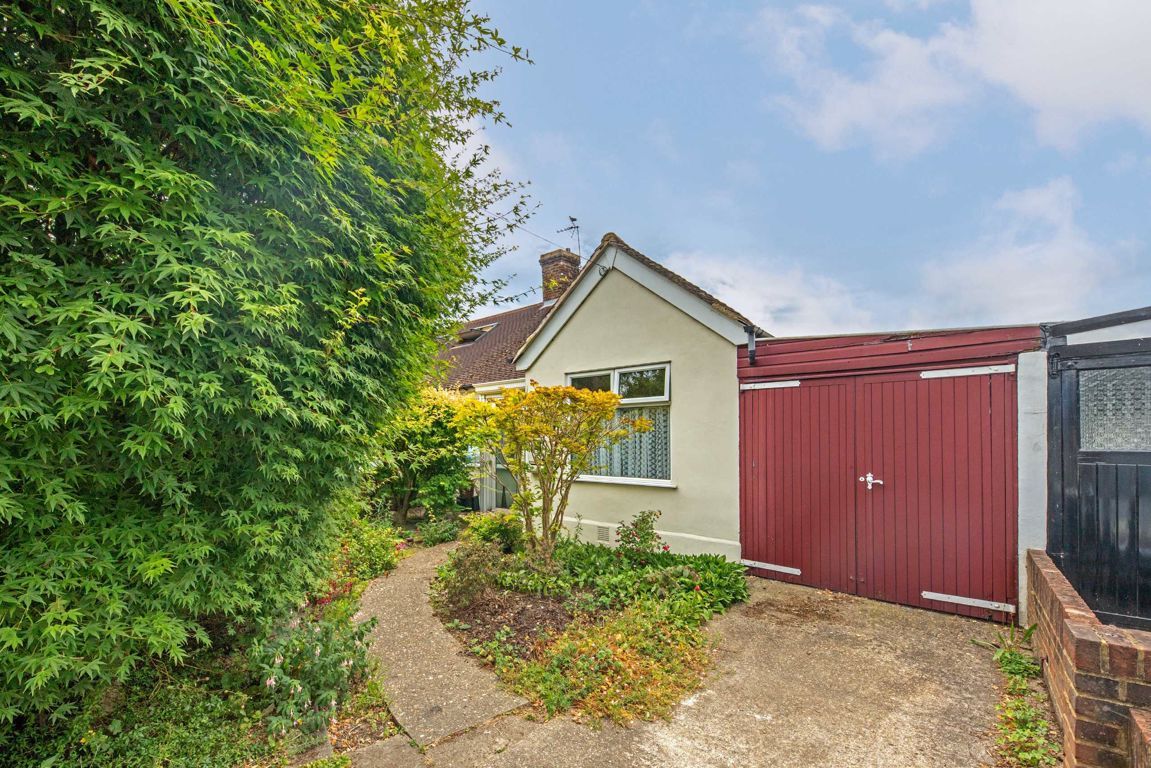 2 Bed Bungalow For Sale In Waverley Avenue Whitton Twickenham Tw2