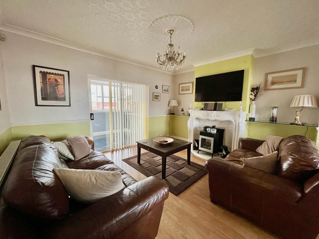 3 Bed Semi Detached House For Sale In Bennetts Castle Lane Dagenham