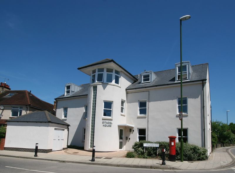 2 Bed Flat For Sale In Citadel House Orchard Street Chichester Po19