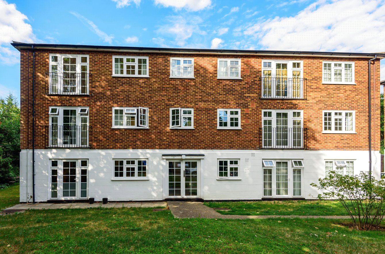 2 bed flat for sale in Lower Edgeborough Road, Guildford GU1 - Zoopla