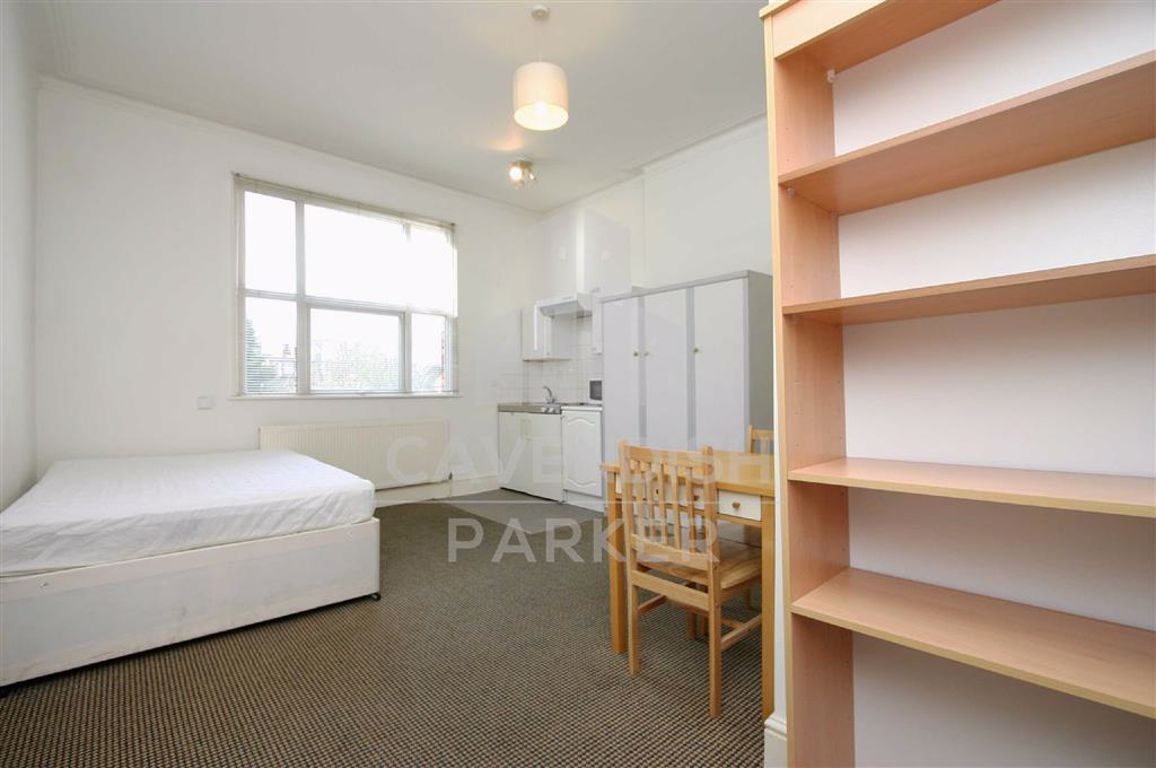 Studio to rent in Manstone Road, Kilburn, London NW2 - Zoopla