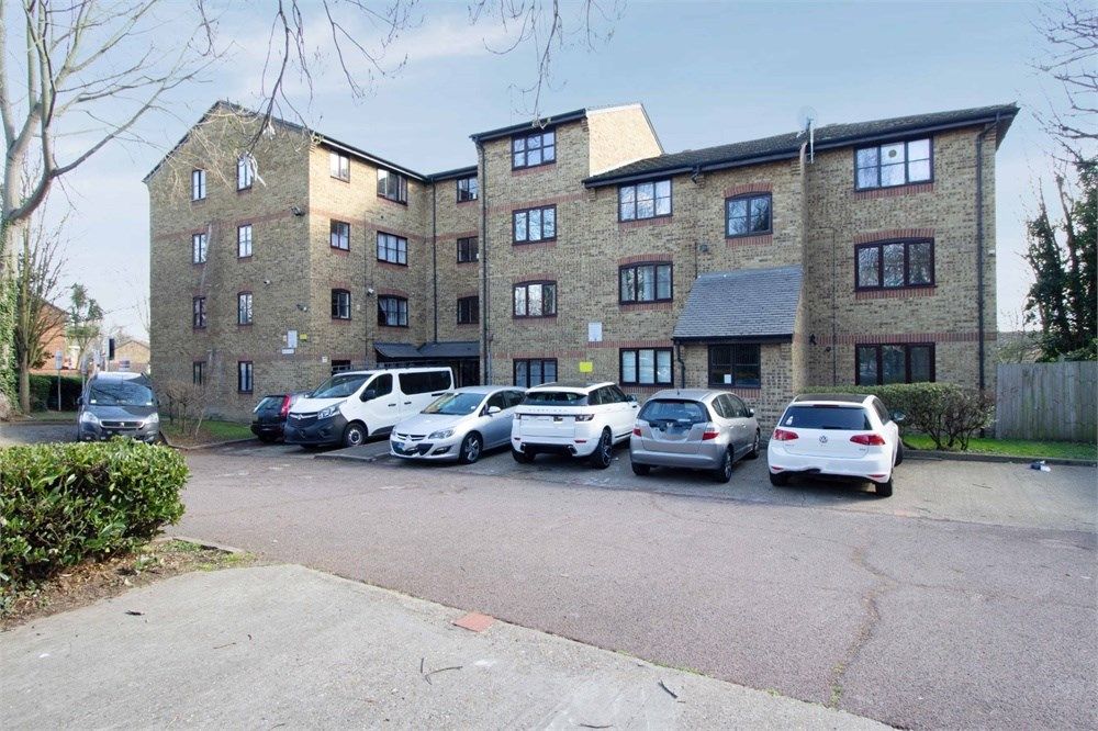 1 bed flat for sale in Bridge Road, Grays RM17 - Zoopla