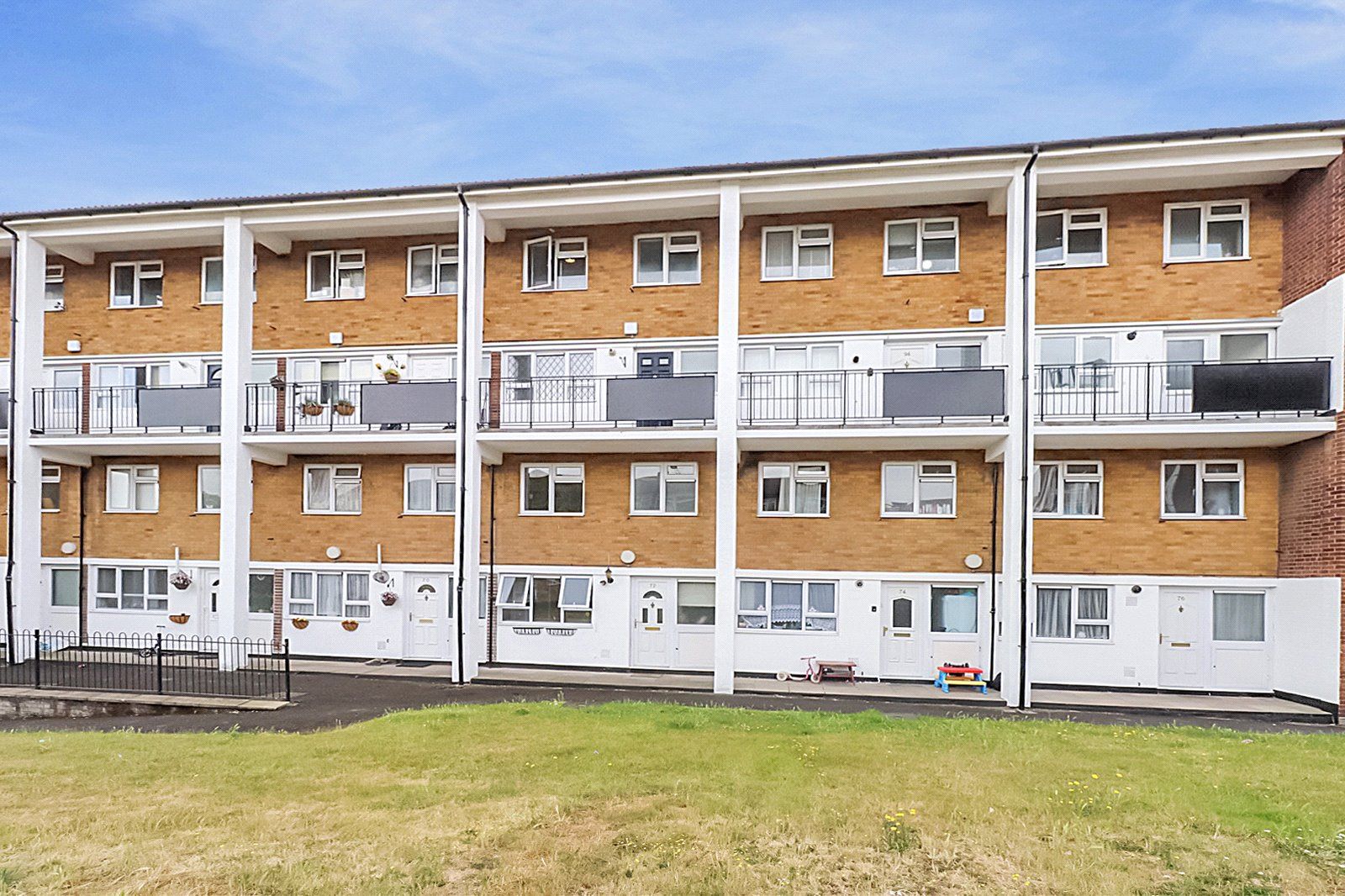 2 bed maisonette for sale in Rutland Gate, Belvedere DA17 - Zoopla