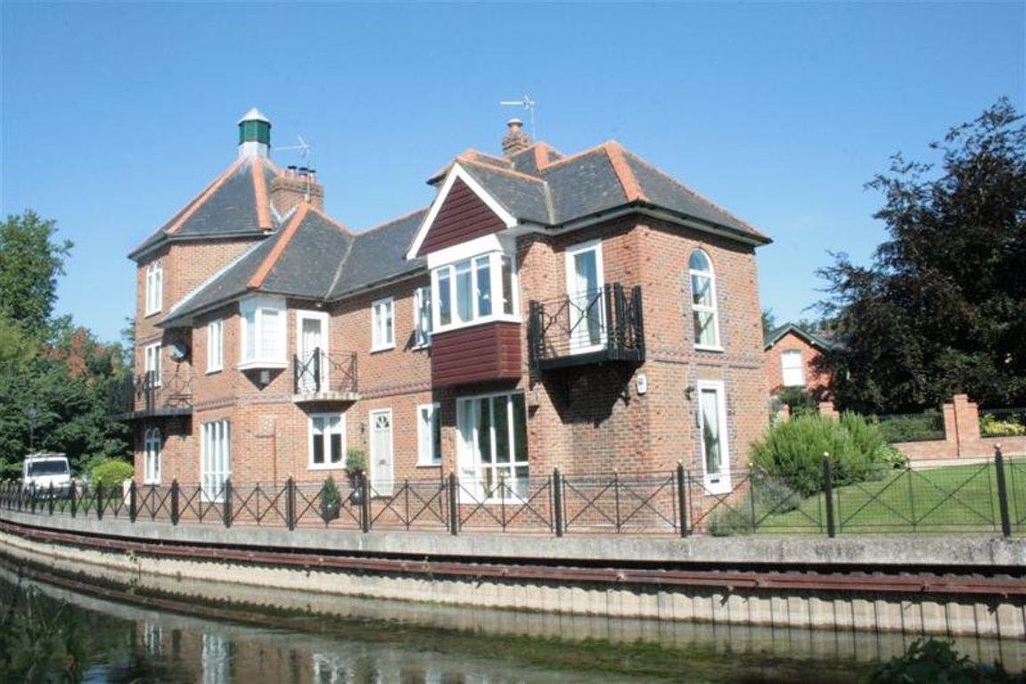 2 bed property to rent in The Brookmill, Reading RG1 - Zoopla