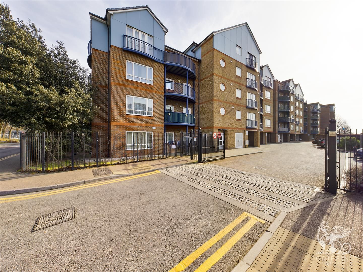 1 bed flat for sale in Anchor Court, Argent Street, Grays RM17 - Zoopla