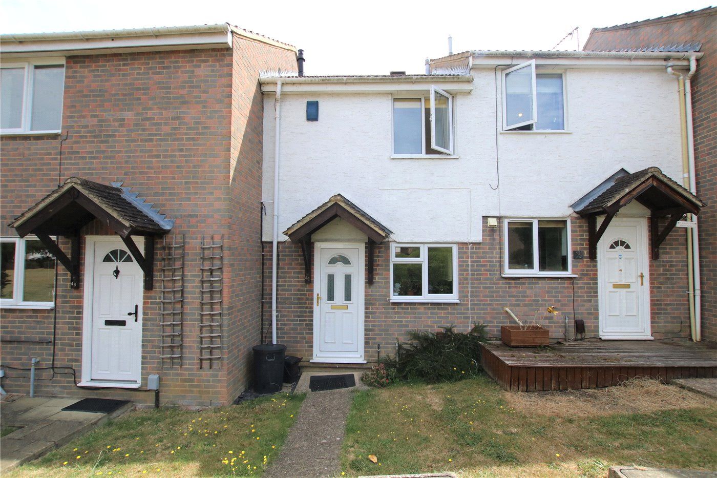 2 Bed Terraced House To Rent In Swallow Way Wokingham Berkshire Rg41