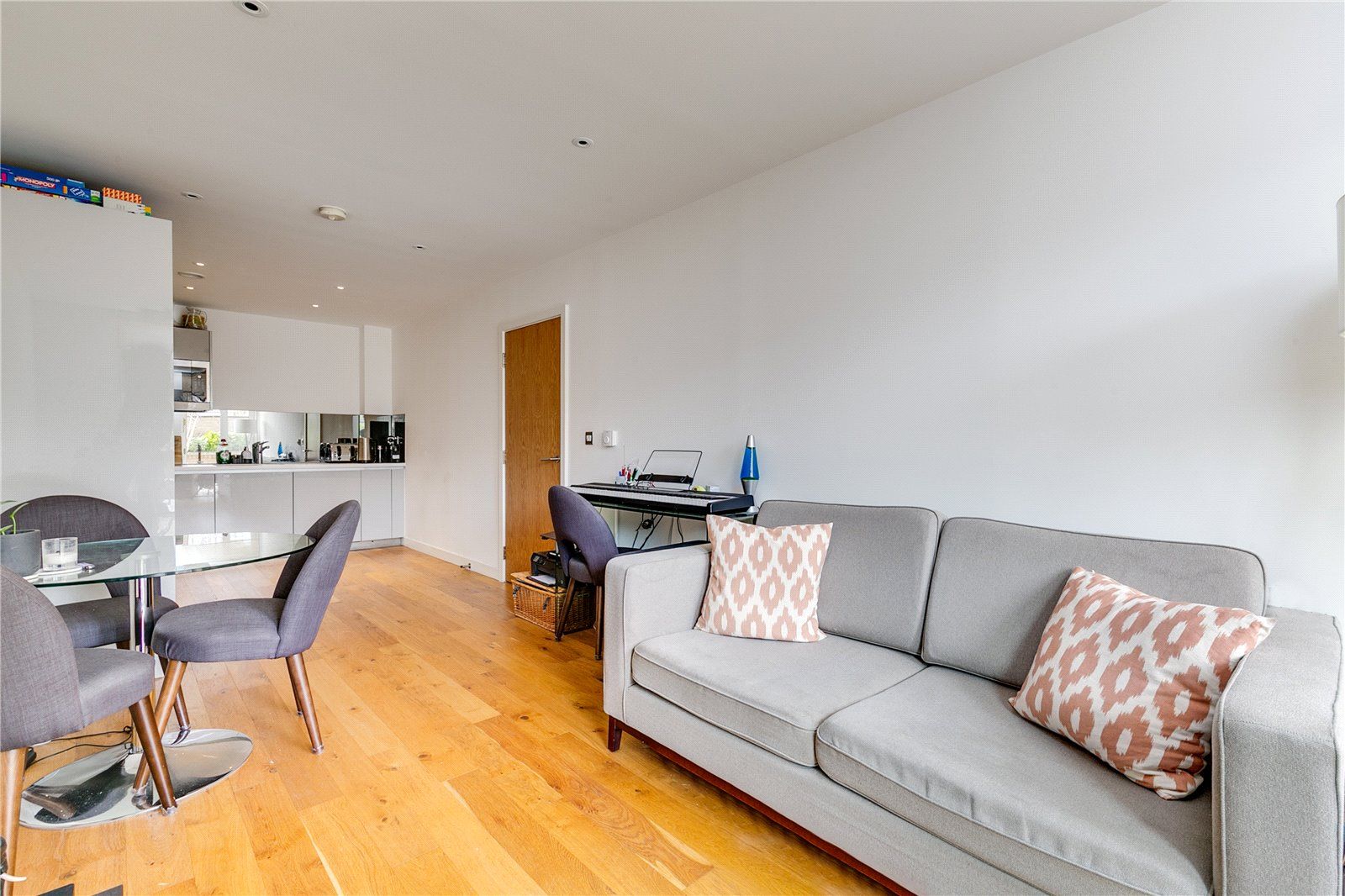 1 bed flat to rent in Sharp House, 91 Goldhawk Road, Shepherds Bush ...