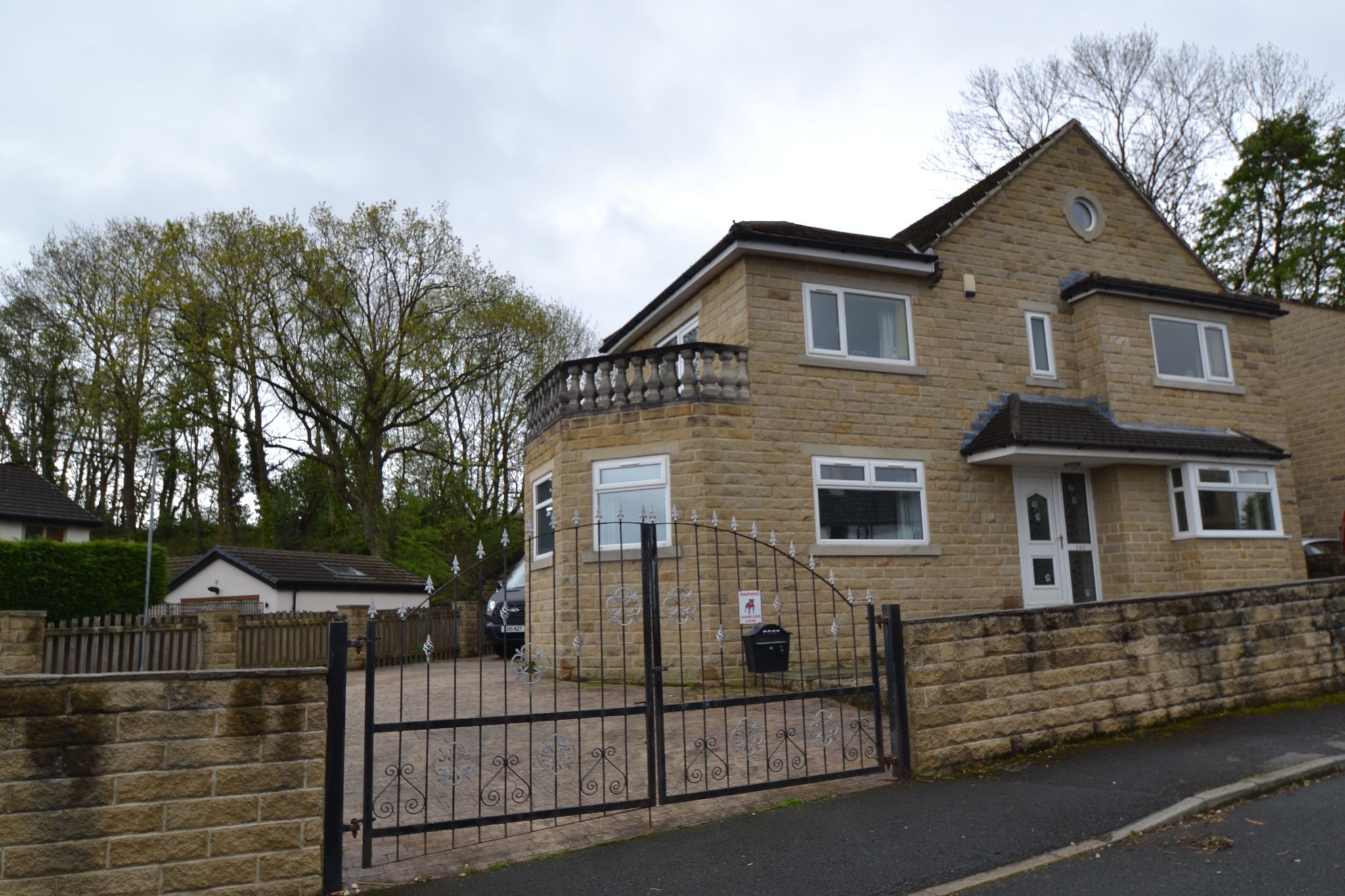 4 bed detached house for sale in Windhill Old Road, Bradford BD10 - Zoopla