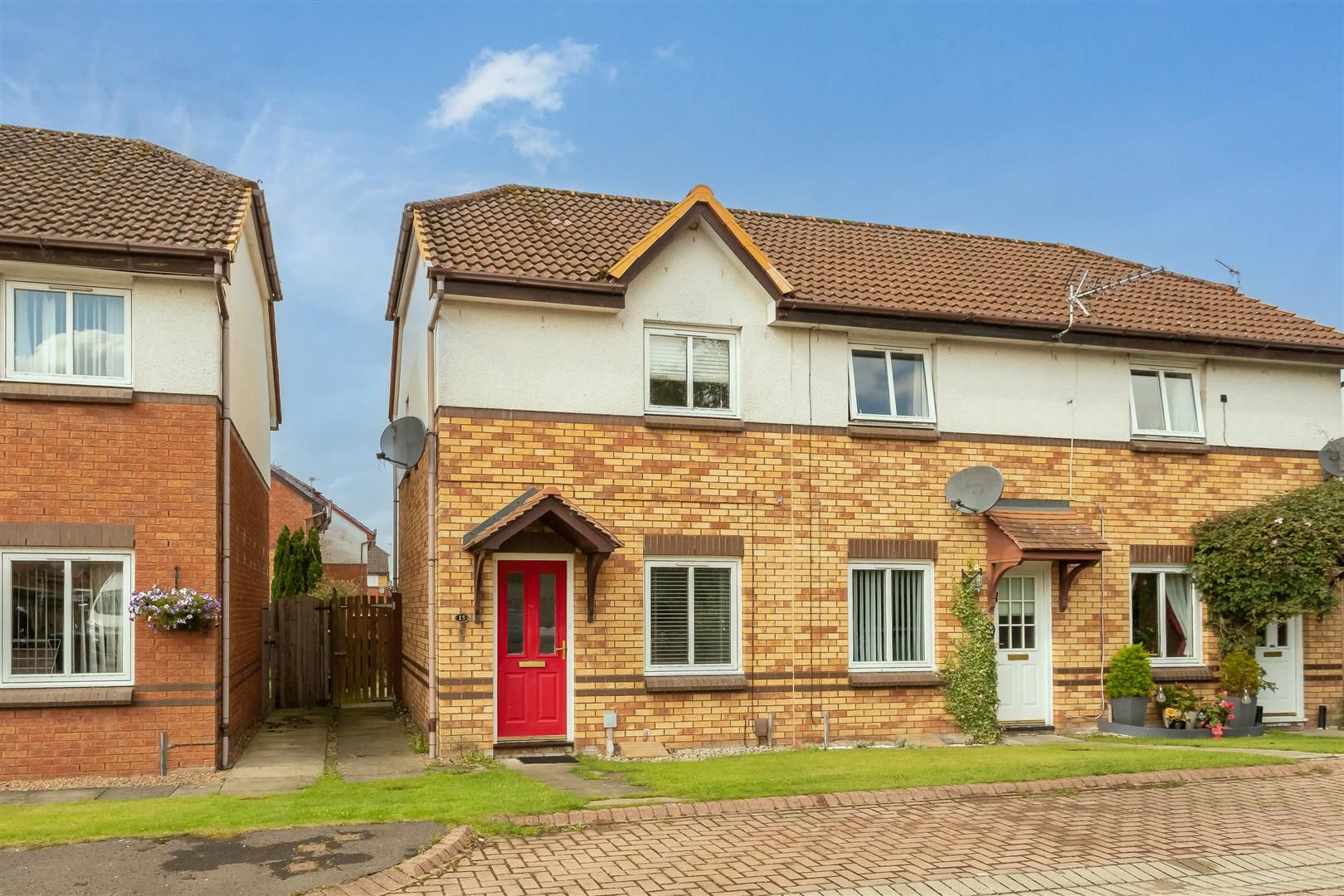 2 bed end terrace house for sale in Matthews Drive, Perth PH1 - Zoopla