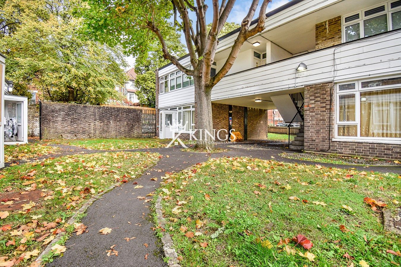 2 bed flat for sale in Bournevale Road, London SW16 - Zoopla