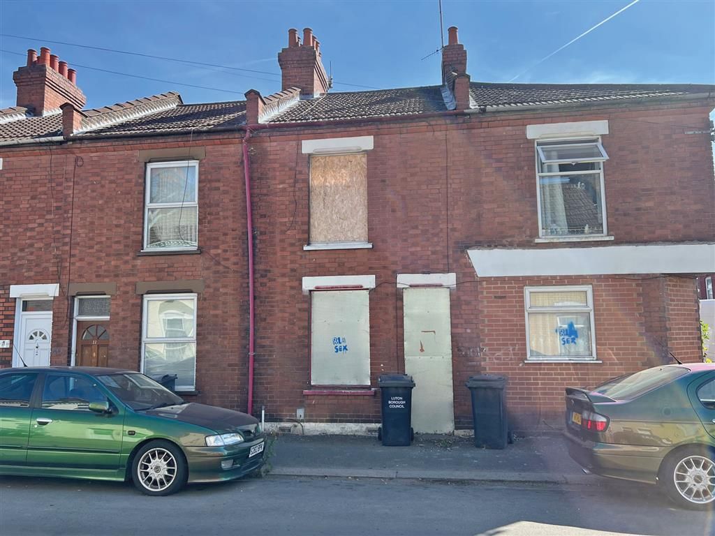 2 bed terraced house for sale in Wimborne Road, Luton LU1 - Zoopla