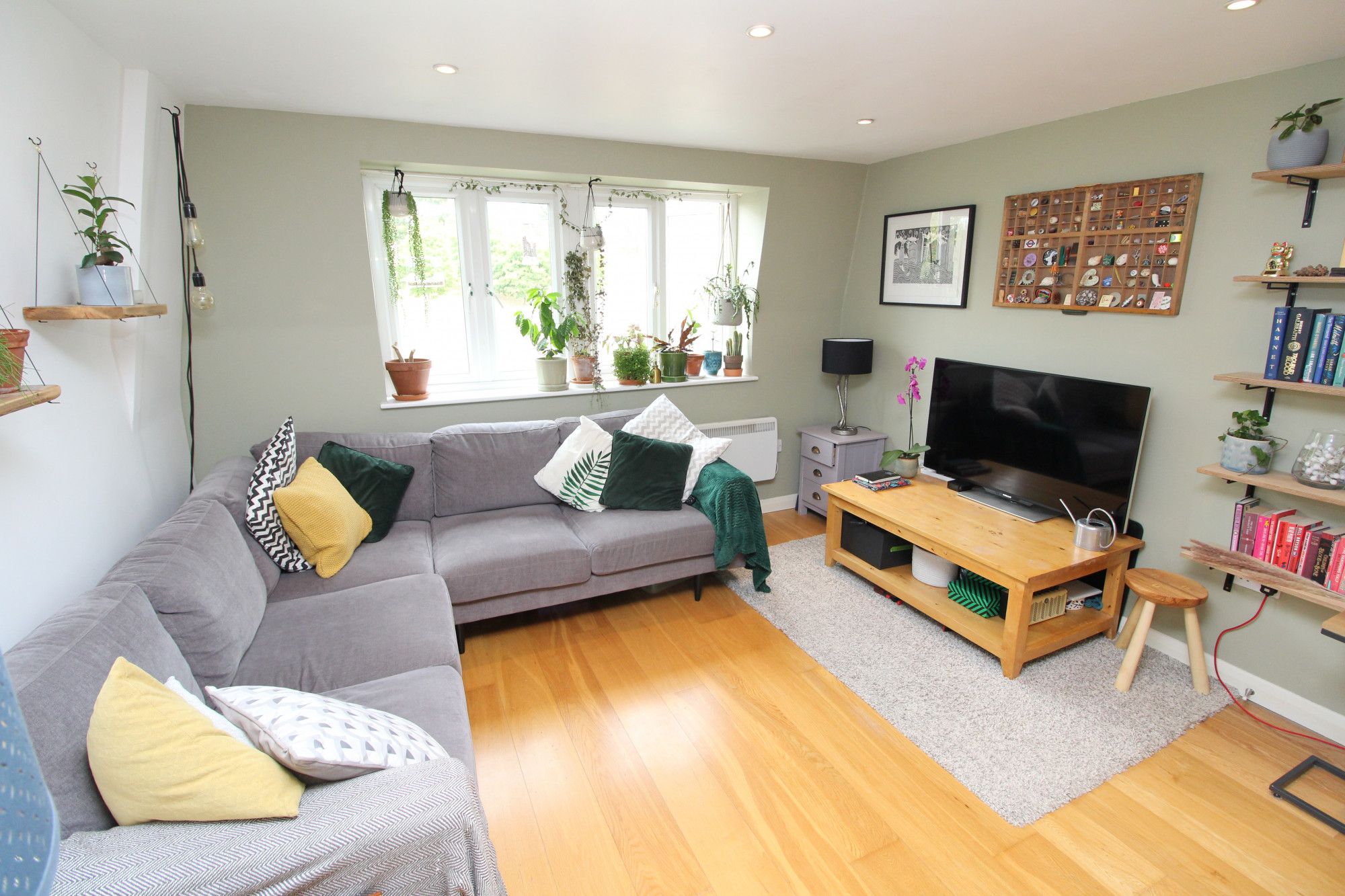 2 bed flat for sale in Downham Way, Bromley BR1 - Zoopla