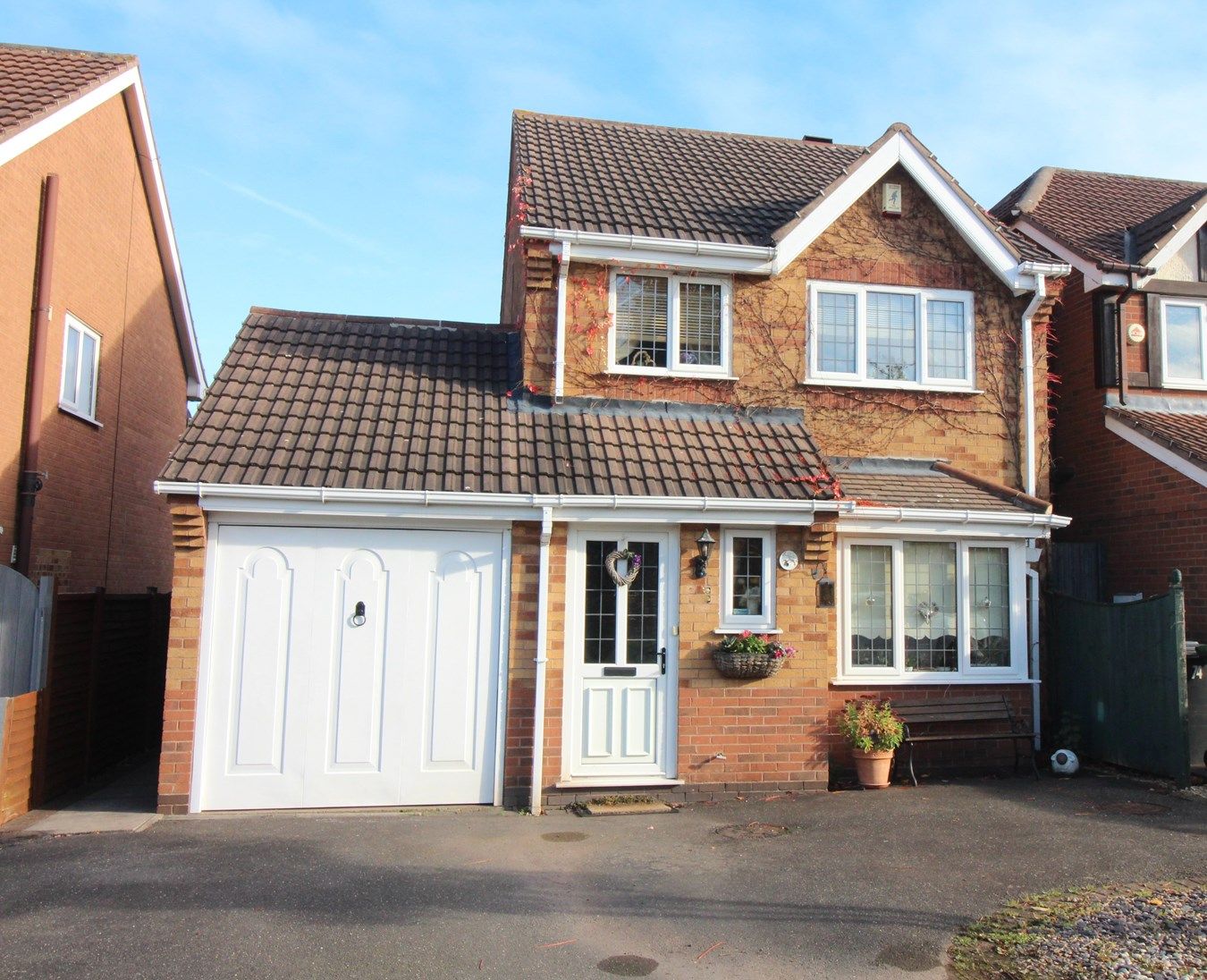3 bed detached house for sale in Gunnersbury Way, Nuthall, Nottingham ...