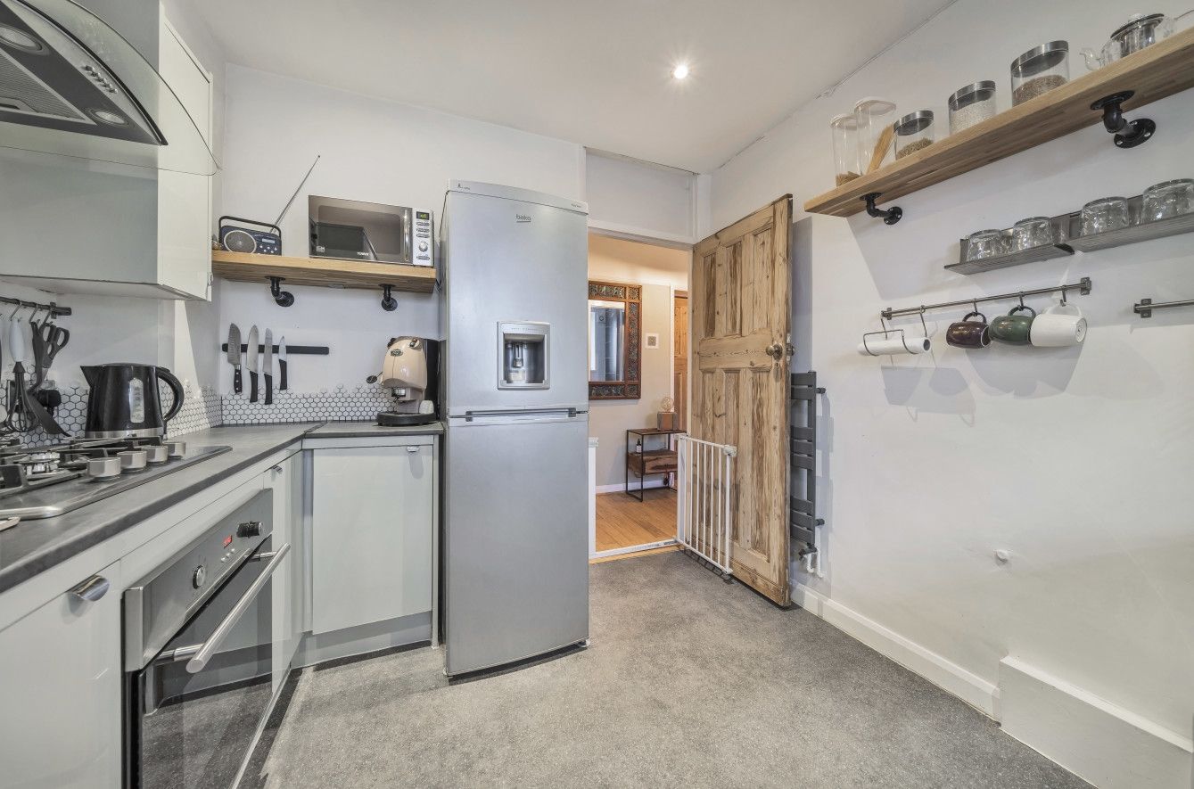 2 bed flat for sale in Chinbrook Road, London SE12 - Zoopla