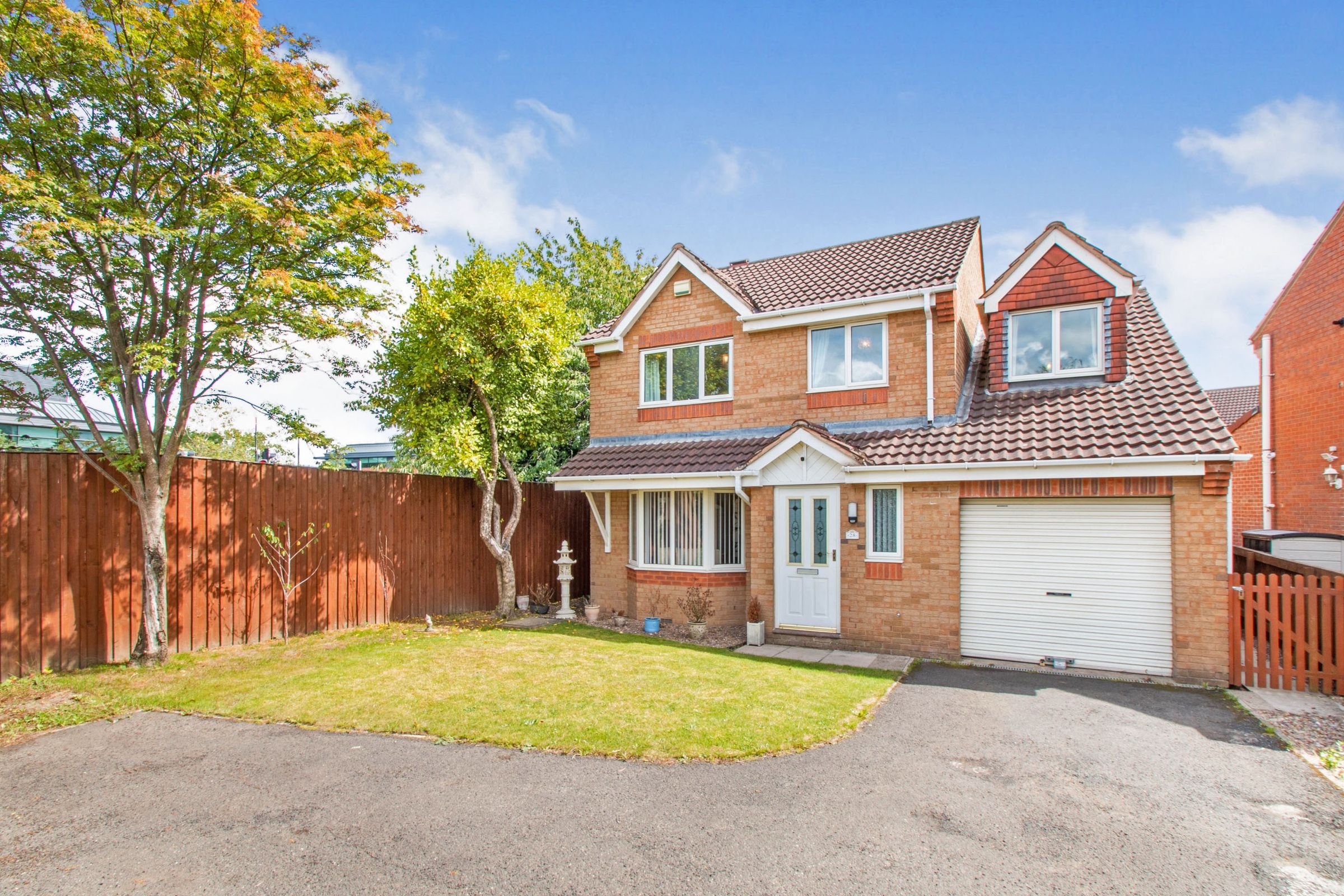 4 bed detached house for sale in Tingley Crescent, Tingley, Wakefield ...