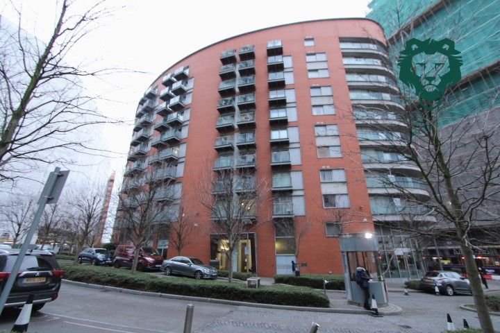 Room to rent in Michigan Building, 2 Biscayne Avenue, London E14 - Zoopla