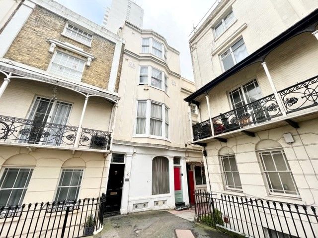 1 bed flat to rent in Russell Square, Brighton BN1 - Zoopla