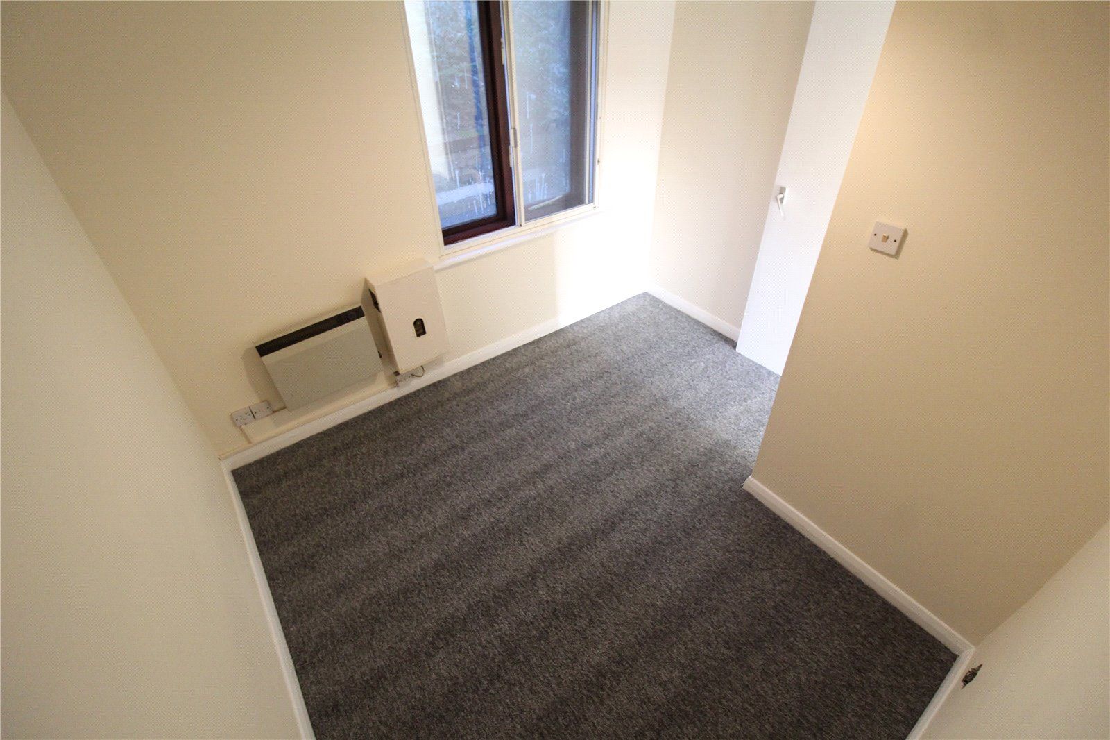 3 bed maisonette to rent in Sandcliff Road, Erith DA8 - Zoopla