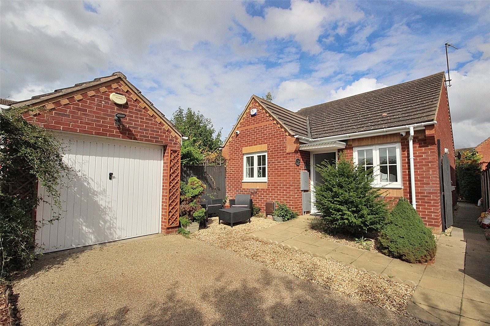 2 bed bungalow for sale in Hunter Close, Shortstown, Bedford ...