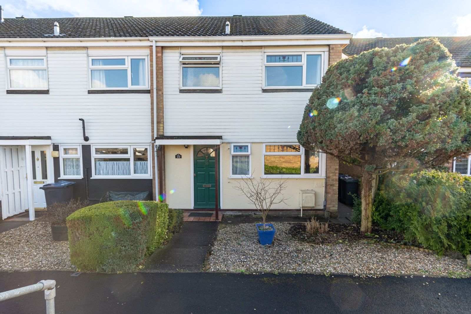 3 bed end terrace house for sale in Gatwick Close, Bishop's Stortford ...
