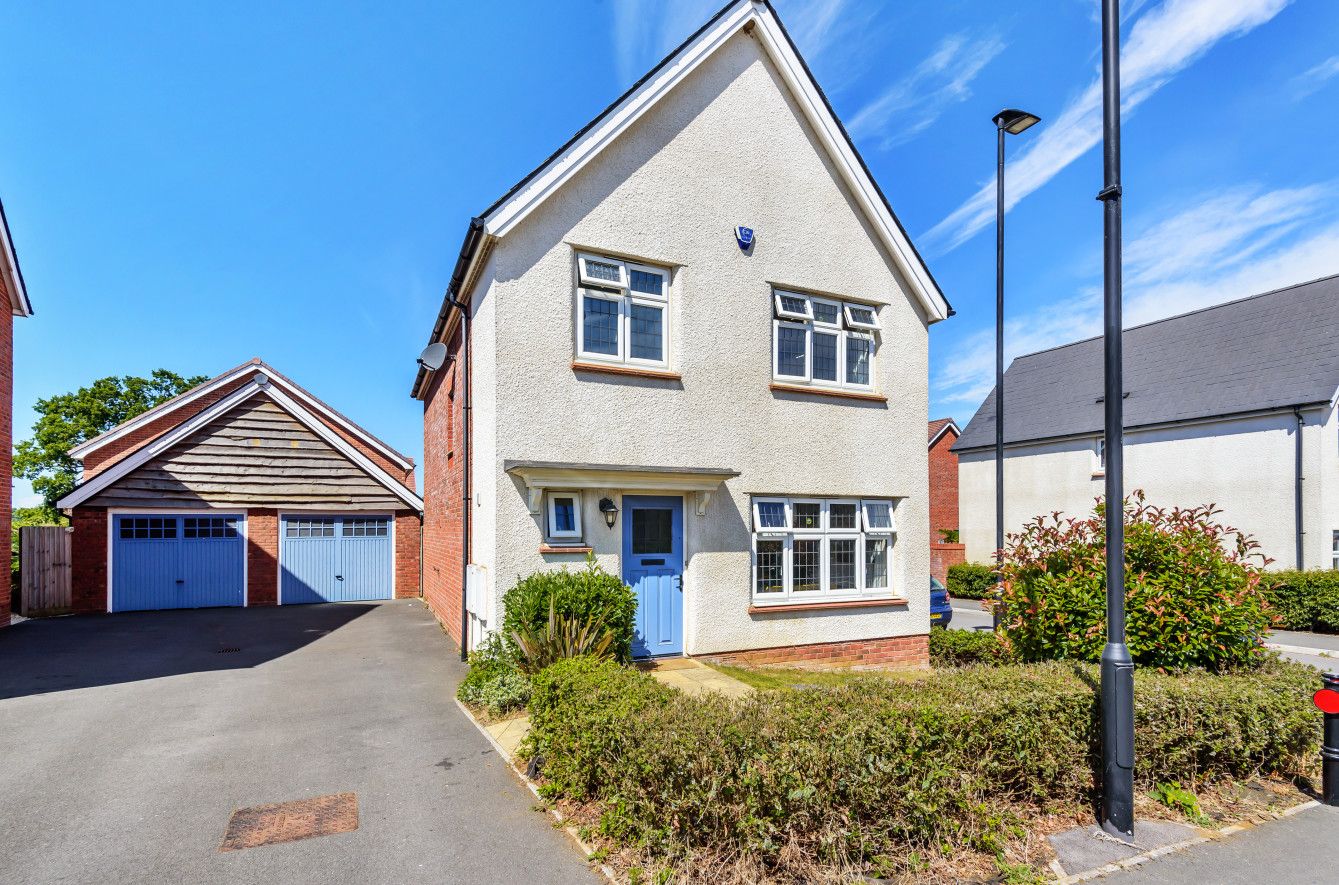3 Bed Detached House For Sale In Homington Avenue Badbury Park